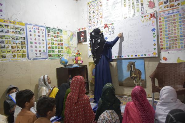 Afghan refugees in Pakistan: "Girls deserve an education just as much ...